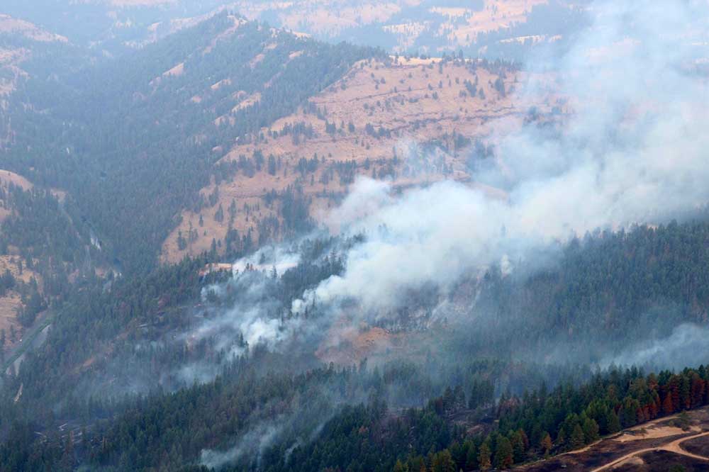 Firefighters strengthen and connect key lines on Battle Mountain ...