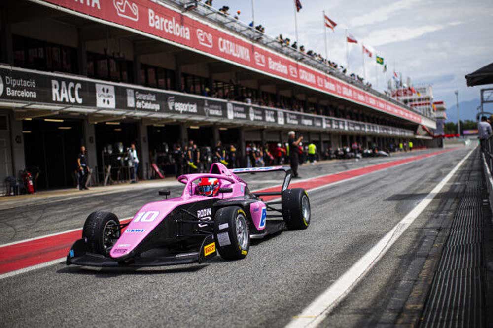 Abbi Pulling on Competing in F1 Academy’s Inaugural Season | Blue ...